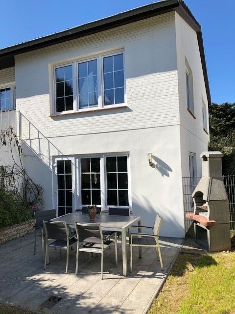 Souterrainwohnung mit eigenem Garten und Sauna