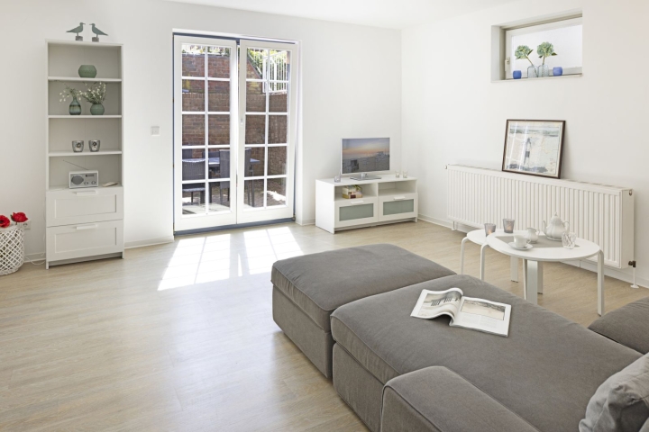 Großzügiges Appartement im Souterrain mit Terrasse