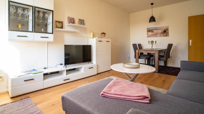 Frisch sanierte FeWo bei Stralsund mit Blick in den Garten