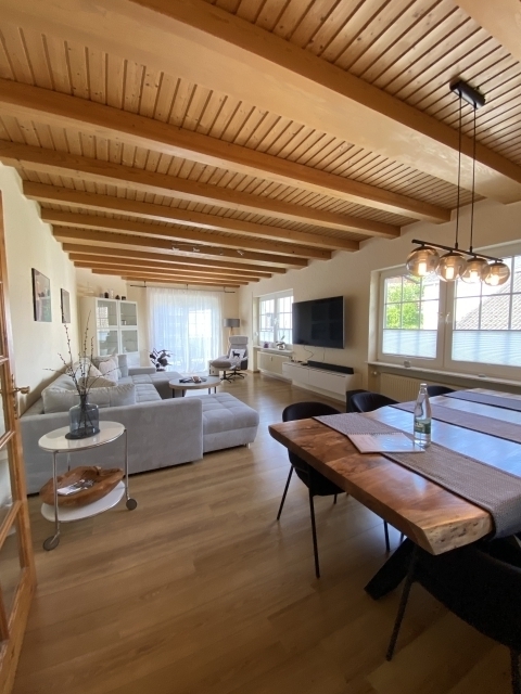 Helle und großzügige Wohnung mit 3 Schlafzimmer und 2 Bäder