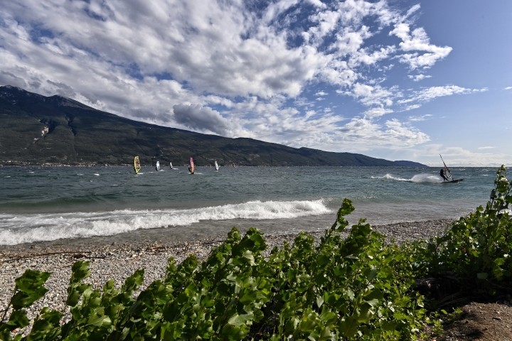 Wohnung mit Seeblick in Casa Mary mit Terrasse, Pool ,eingez Vorgarten