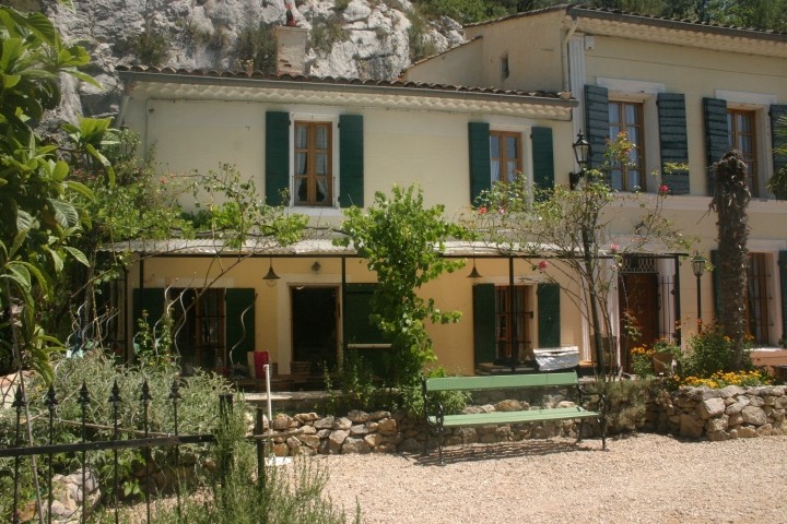 Landhaus in der Provence, Natur pur, in einer Oase der Ruhe.