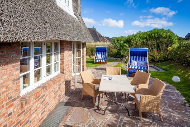 Freistehendes Friesenhaus unter Reet mit Sauna & großem Garten