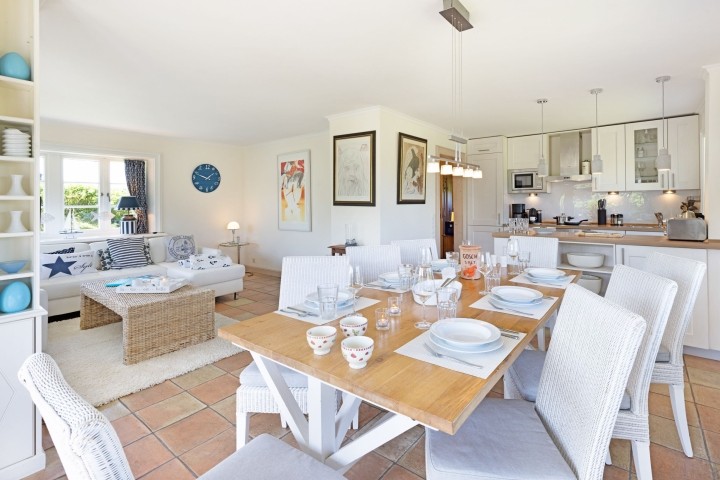 Freistehendes Friesenhaus unter Reet mit Sauna & großem Garten