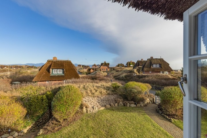 Freistehendes Friesenhaus unter Reet mit Sauna & großem Garten