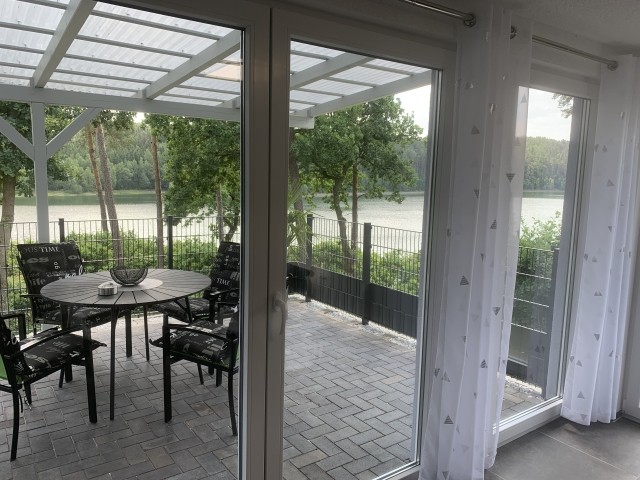 Ferienhaus mit Panoramaseeblick, komplett eingezäunt, freies WLAN