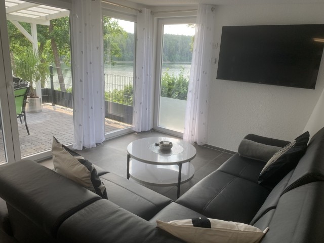 Ferienhaus mit Panoramaseeblick, komplett eingezäunt, freies WLAN