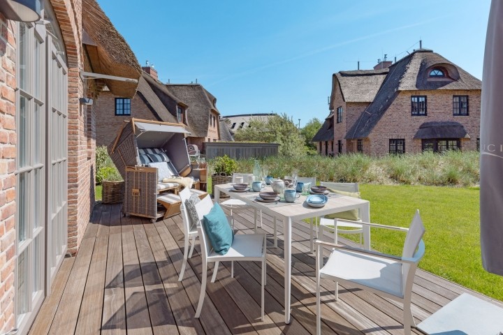 Exclusives Feriendoppelhaus unter Reet mit Kamin & Garten